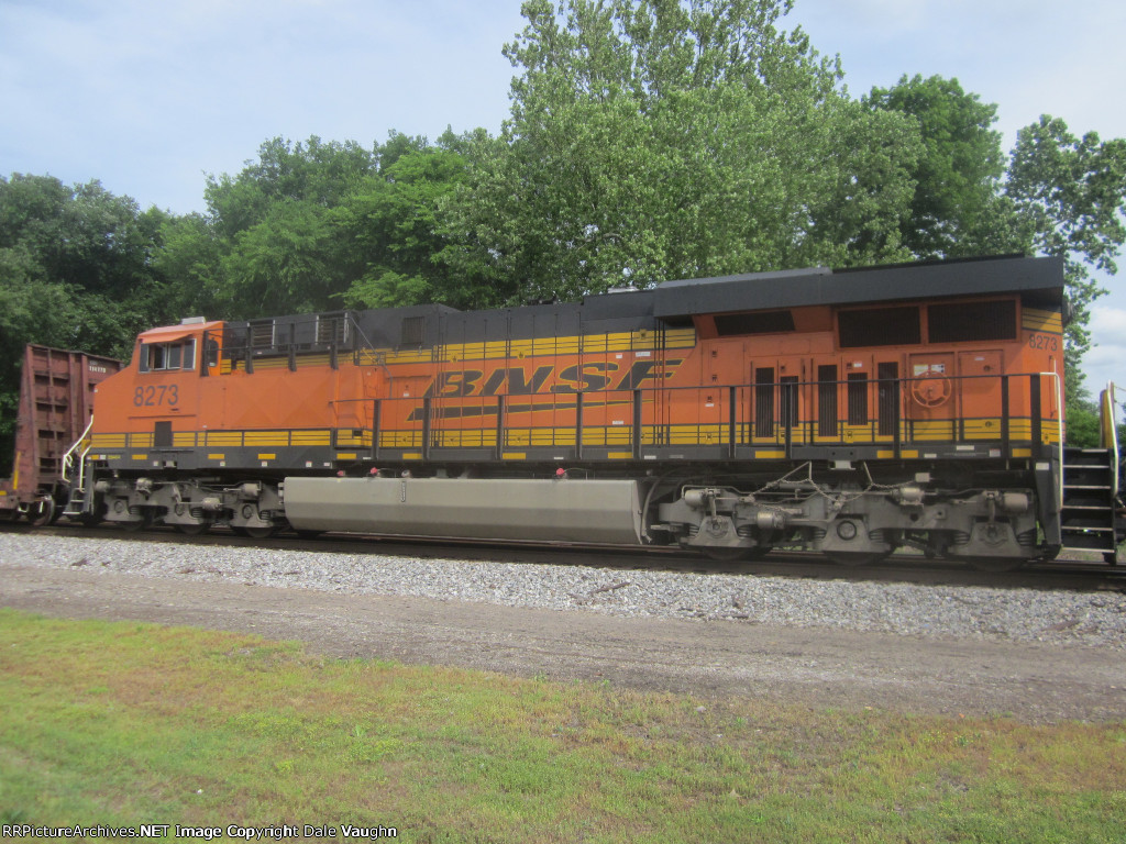BNSF 8273